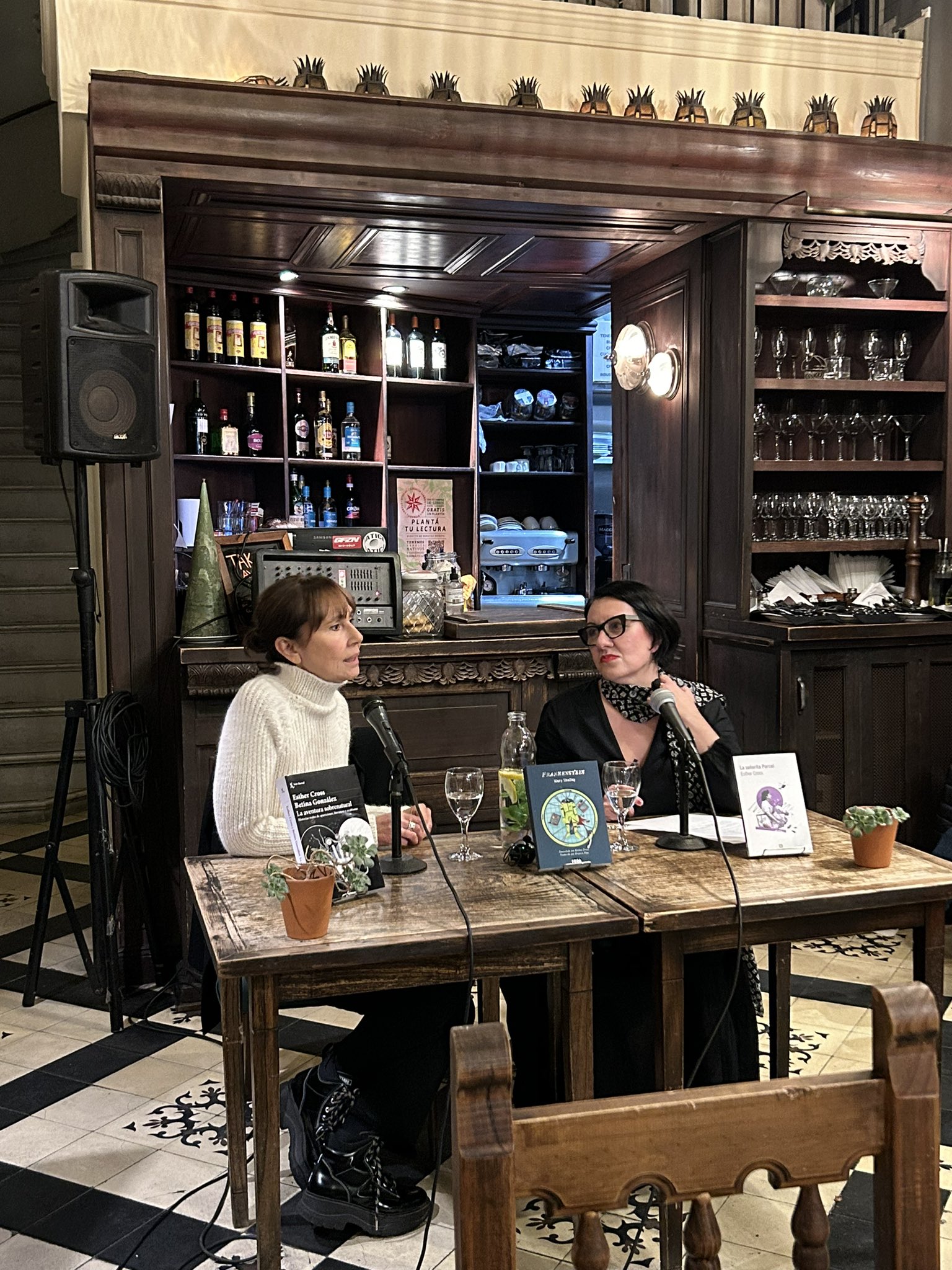 Esther Cross: “Creo que la neurosis es una gran amiga” - Eterna Cadencia